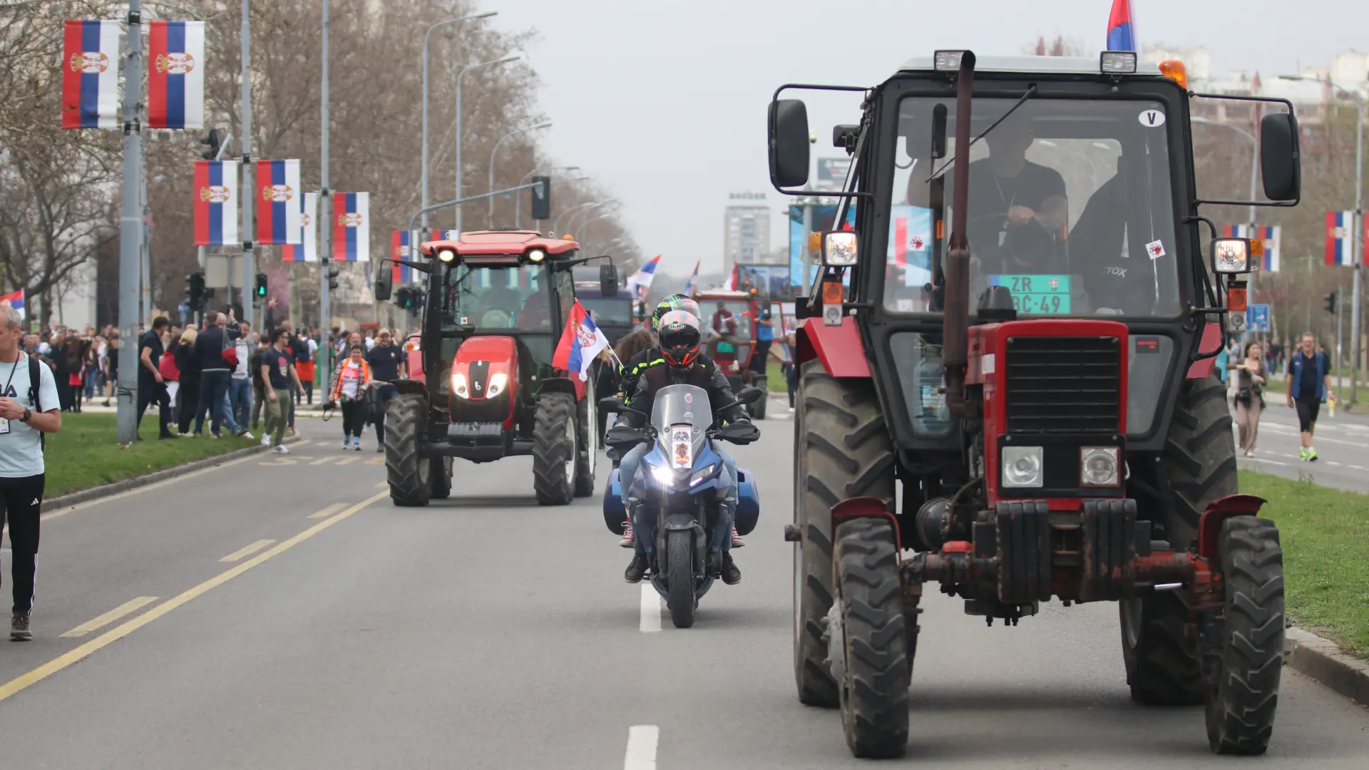 Studenti u blokadi krenuli ka centru sa Novog Beograda: Sve ulice na trasi zatvorene za saobraćaj